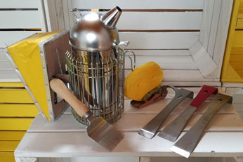 Imker Grundausstattung » Was braucht ein Imker? | Wachs HÖDL